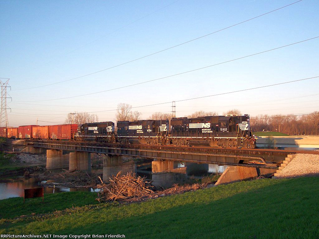 NS 5162 heads towards Federal Yard